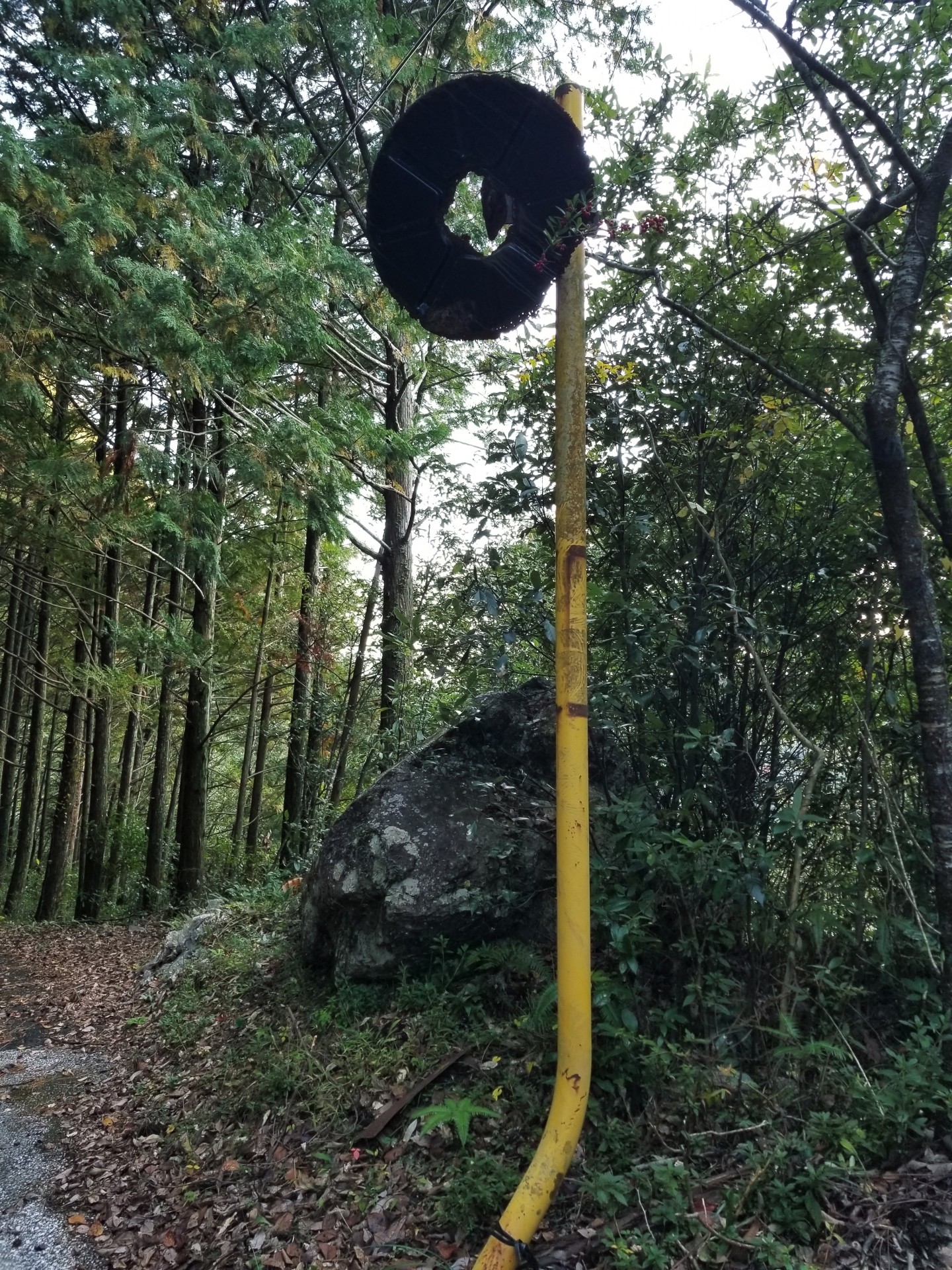 カーブミラーが壊れてる or 擦った時はどうする？ 管轄や標識の管理者 当て逃げについて調べてみた - 振り返れば輝く愛車！