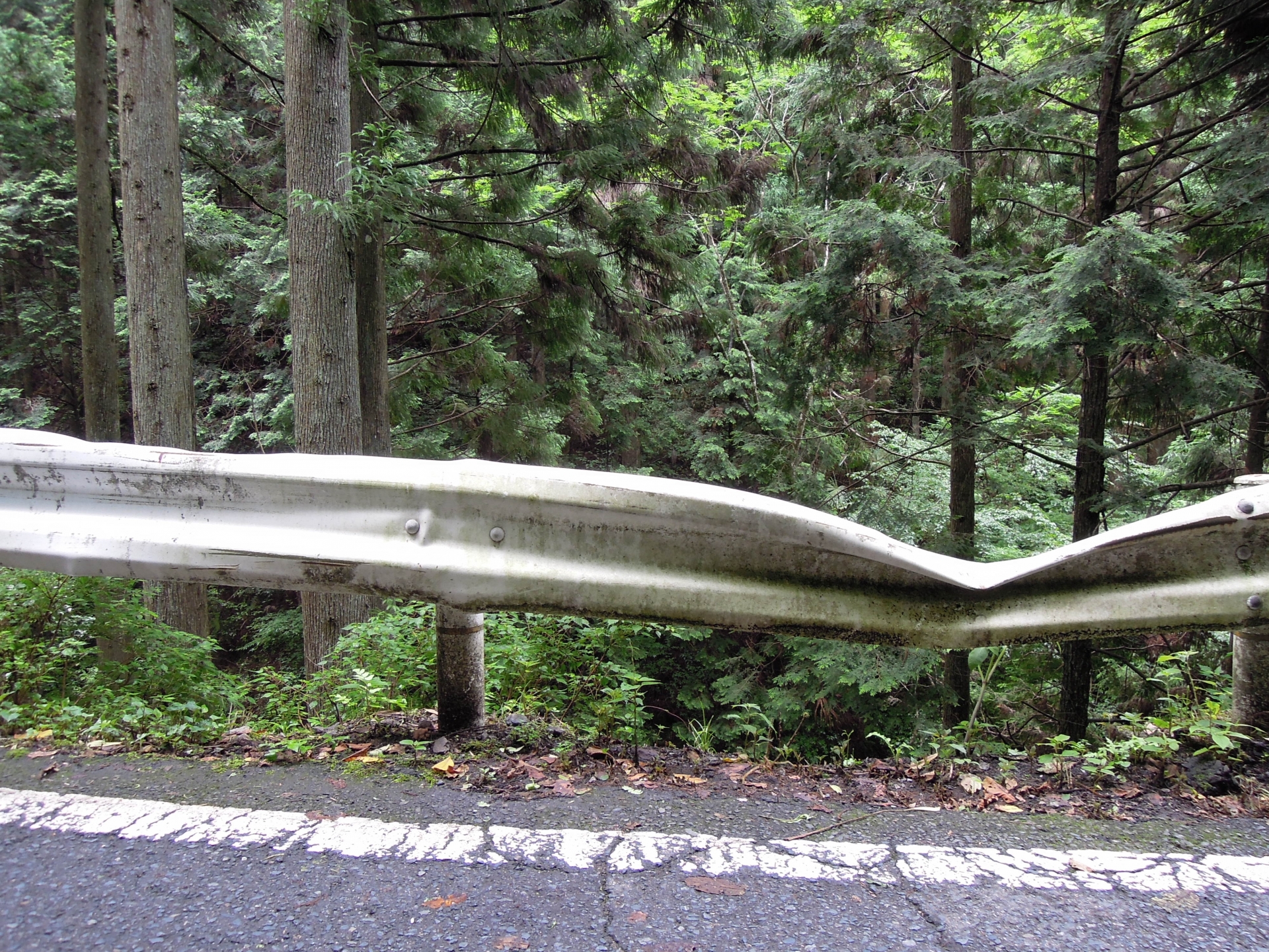 カーブミラーが壊れてる or 擦った時はどうする？ 管轄や標識の管理者 当て逃げについて調べてみた - 振り返れば輝く愛車！